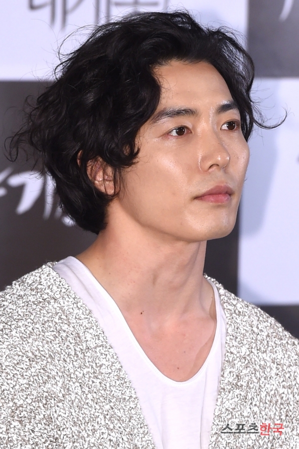 김재욱 섹시한 남자의 눈빛
