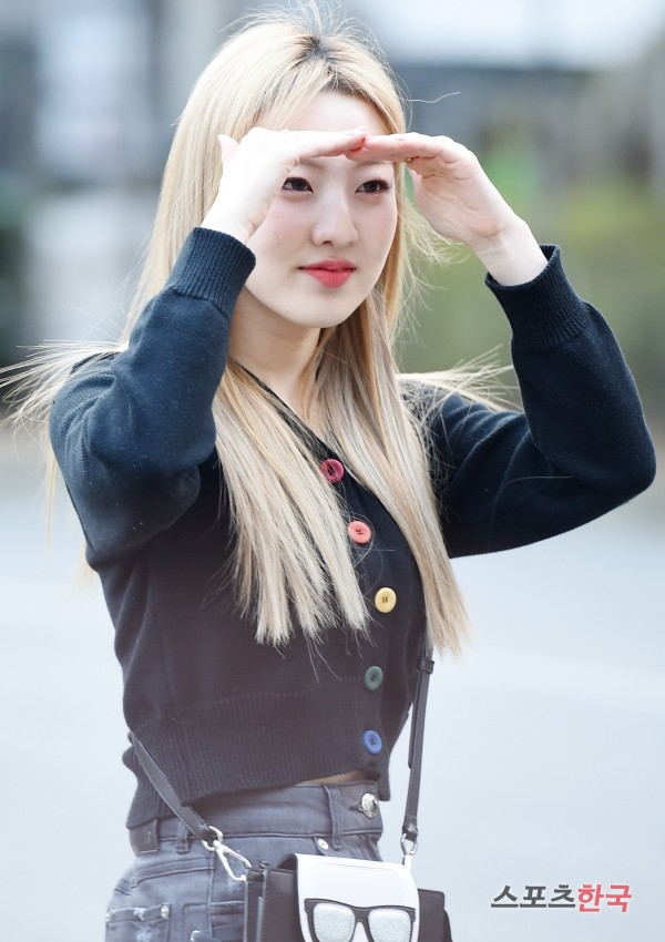 드림노트 유아이 팬을 찾는 매의 눈빛 뮤직뱅크 출근길