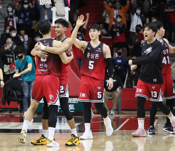 ‘개막부터 3개월 내내 1위’ KGC, 역대 3번째 ‘와이어 투 와이어’ 우승할까[초점]