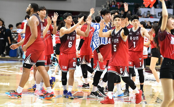 역대 2번째 ‘와이어 투 와이어→통합우승’, KGC는 전설이 됐다[초점]