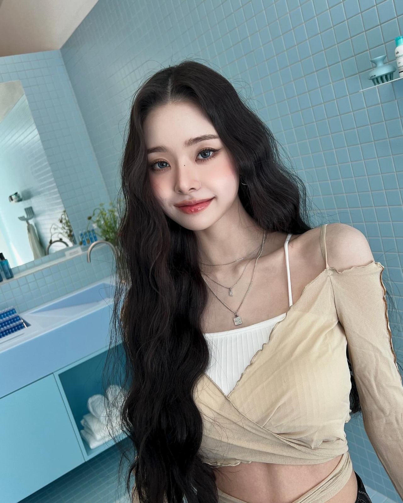 프리지아 극세사 몸매 감탄…허리가 한줌이네