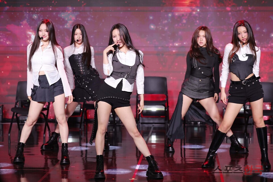 5인조 걸그룹 VVS '핫 데뷔'