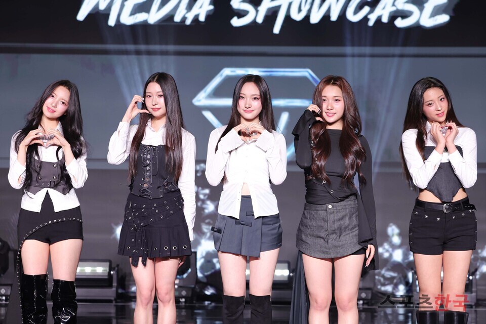 VVS, 떨리는 데뷔